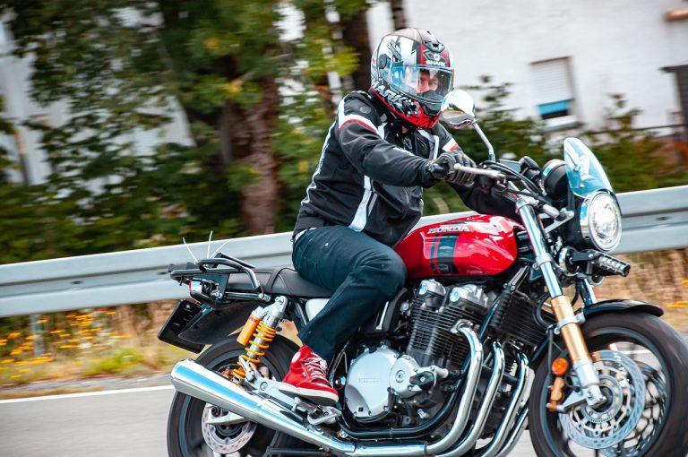 Motorcycle Safety for Beginners: Licensing, Gear, &Courses